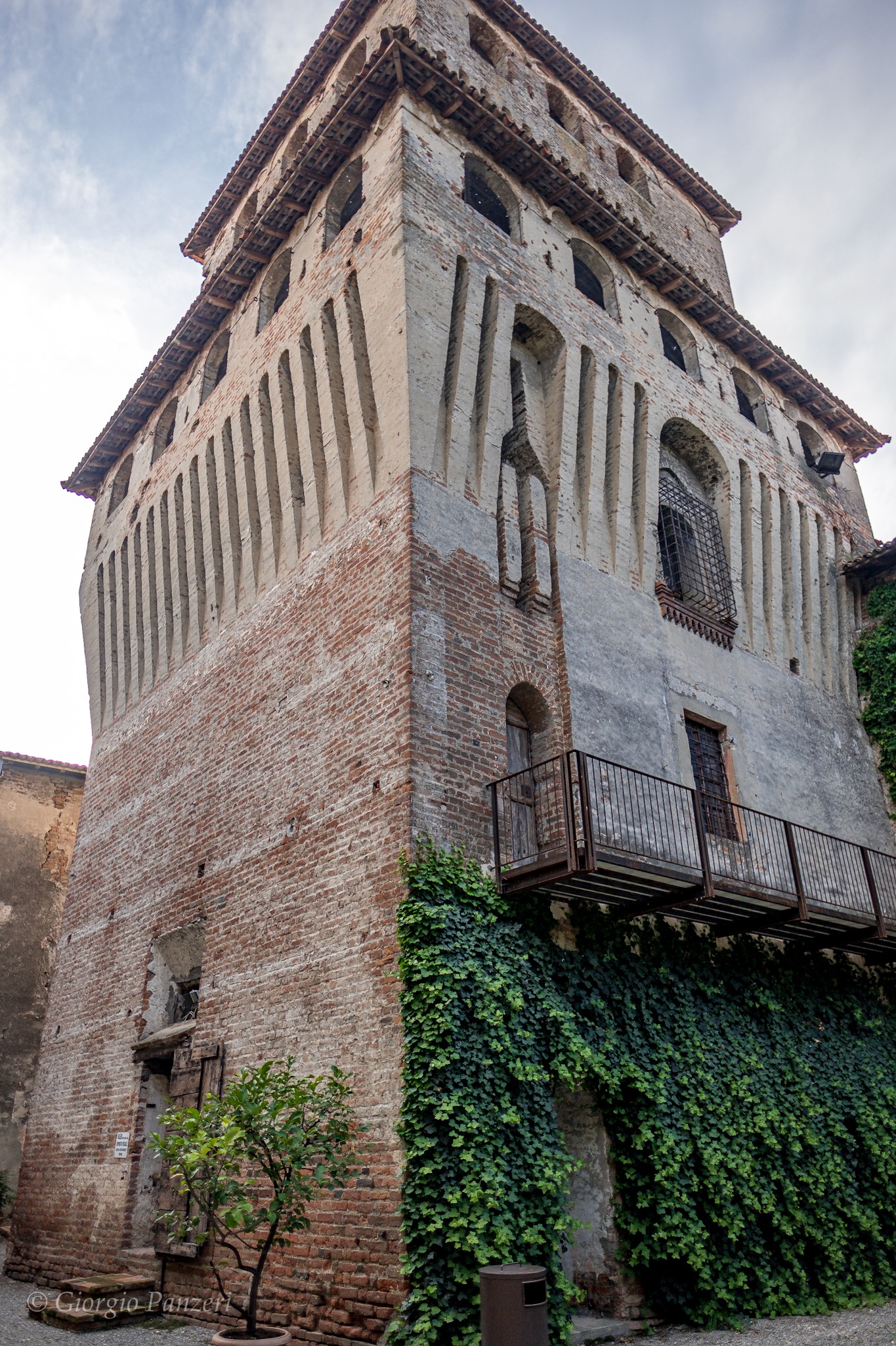 Il Castello di Roccabianca e la storia d’amore tra Bianca Pellegrini e ...